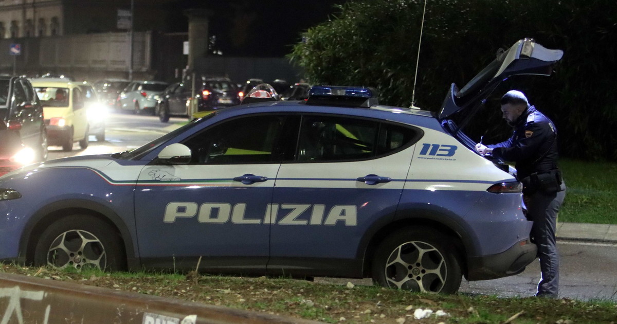 Milano, si ferma all'alt della polizia: prende a testate gli agenti ...