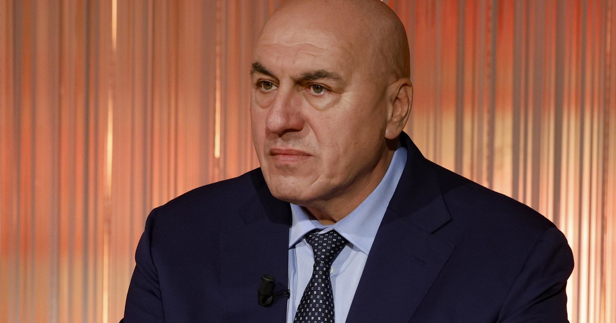 Operato il ministro Crosetto: come sta. Meloni: "Forza Guido!" | Libero Quotidiano.it