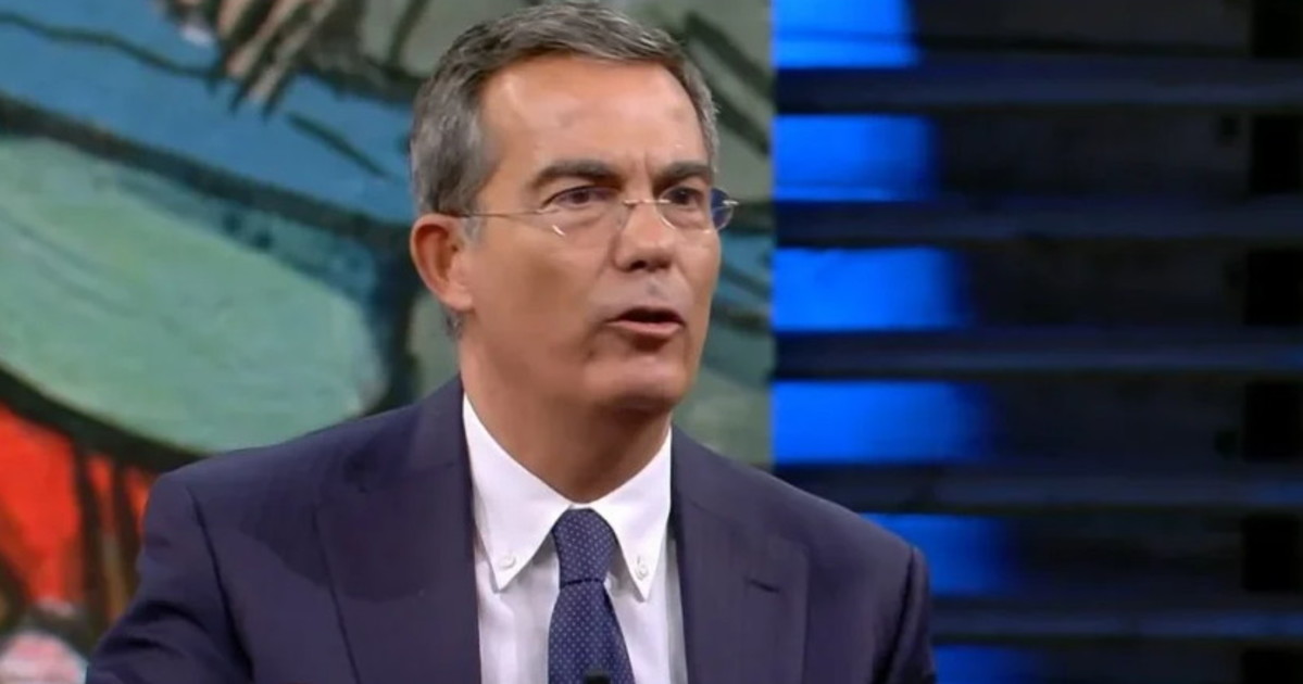 Giovanni Floris: "Mi hanno vomitato addosso", allo stadio finisce male ...