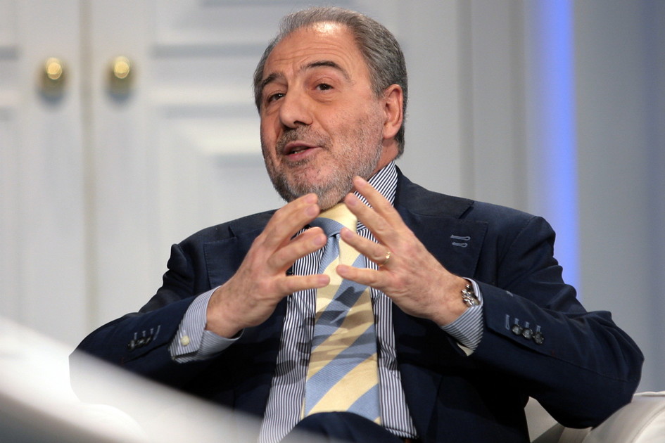 Carlo Caprarica, gaffe con Re Carlo: all'aperitivo cala il gelo ...