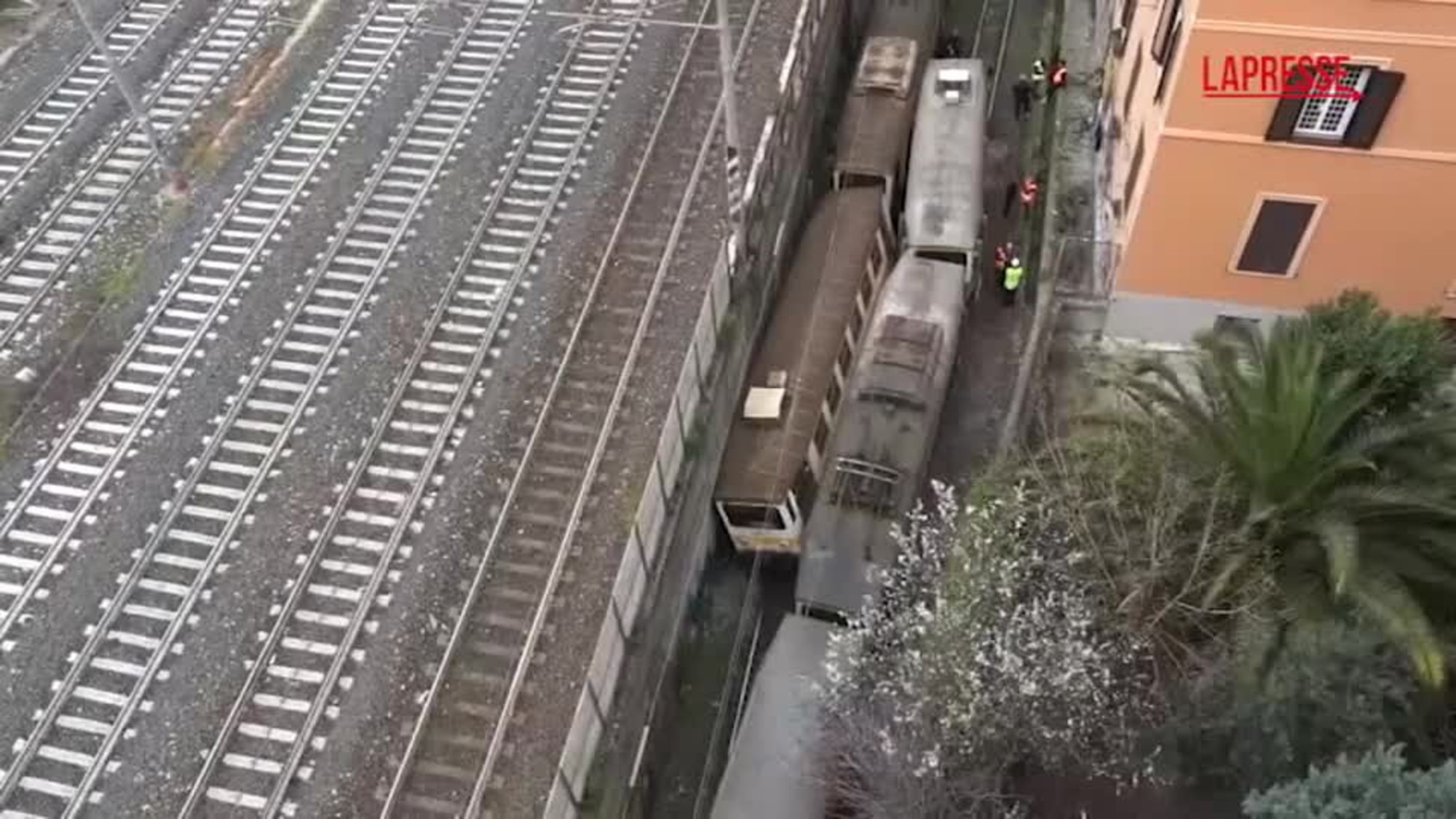 Roma, scontro tra due treni Atac all’altezza di via Prenestina | Libero ...