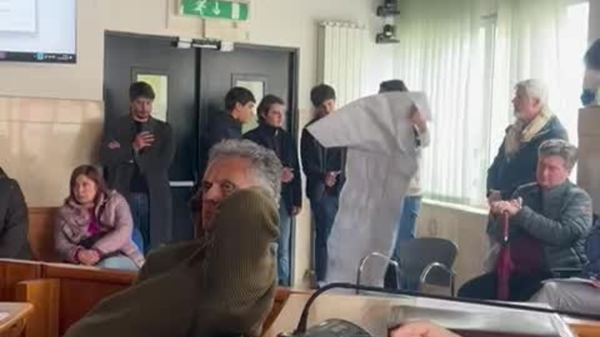 Il flash mob di Fratelli d'Italia contro l'insulto di Francesca Del ...