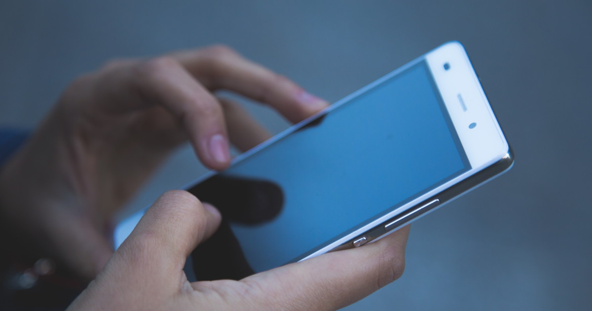 Milano, clicca sul finto sms Atm e cade nella truffa: quanti soldi ...
