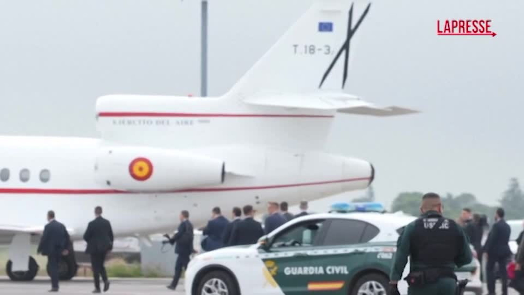 Papa Leone riesce a lasciare Tenerife: Re Felipe gli presta il jet ...